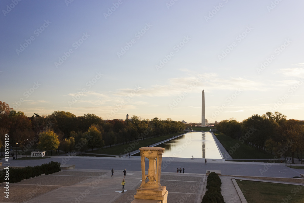 Looking eastwards from the Upper Steps of the Lincoln Memorial out ...