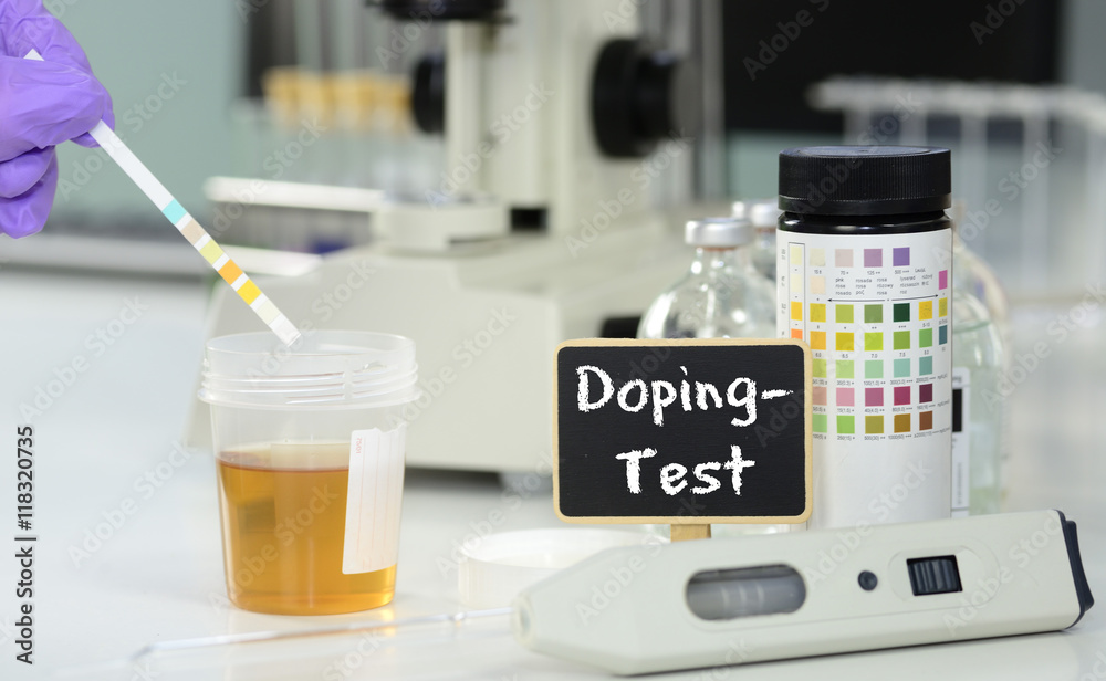 Doping und Drogentest mit Urinprobe im Labor mit Urinteststreife Stock ...