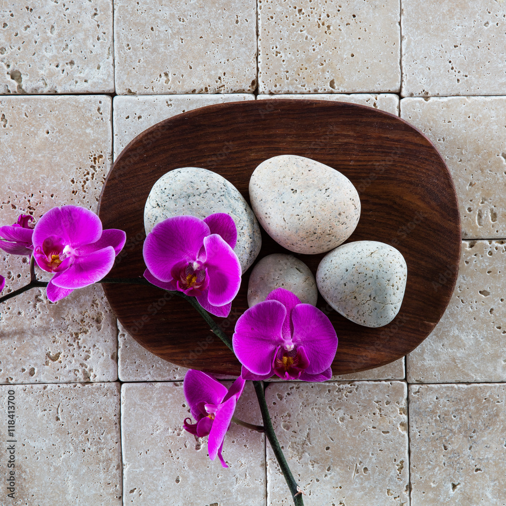 flat lay for pure spa concept with pebbles and orchids foto de Stock ...