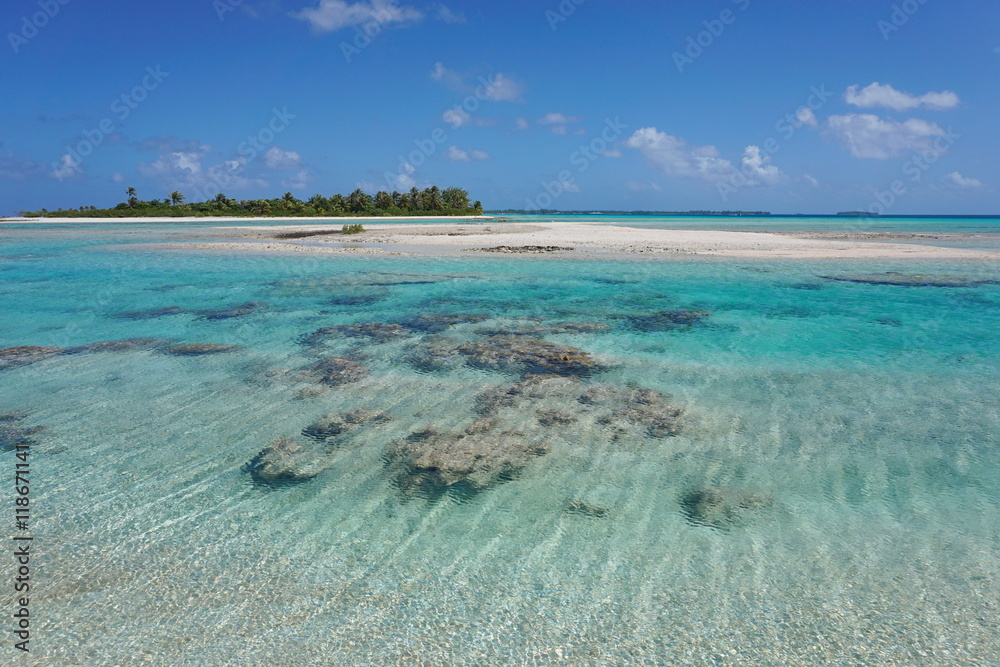 Shallow channel (hoa) between islets that link the inner lagoon to the ...