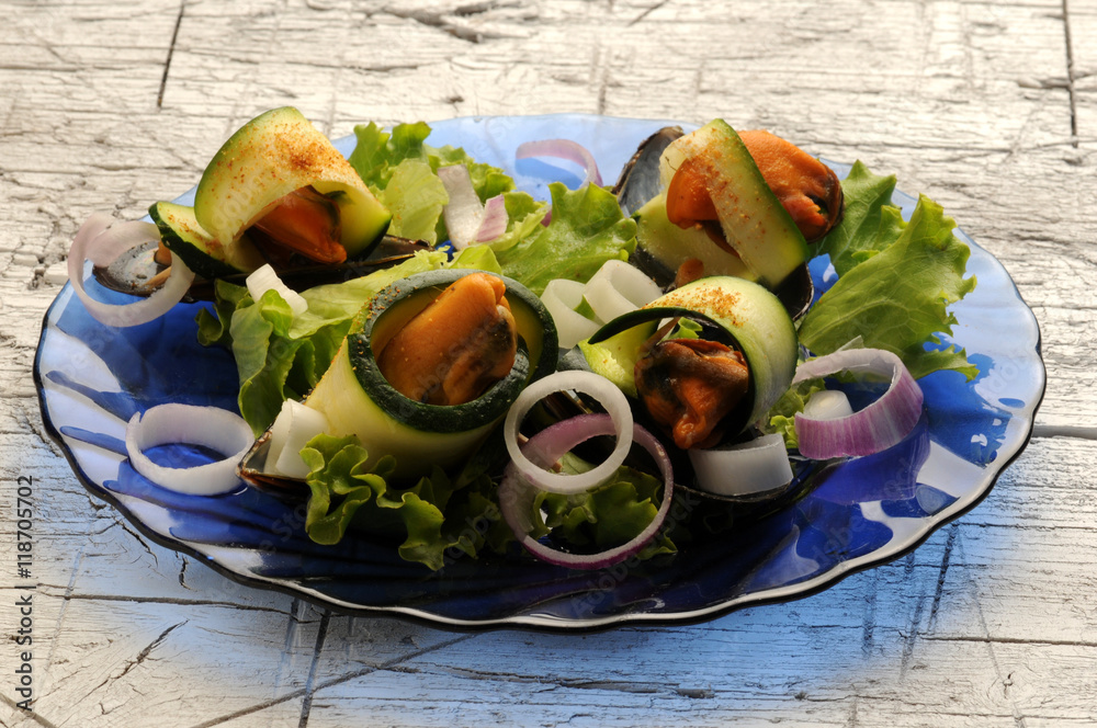 Rolls of zucchini and mussels Involtini di zucchine e cozze Rollos de ...