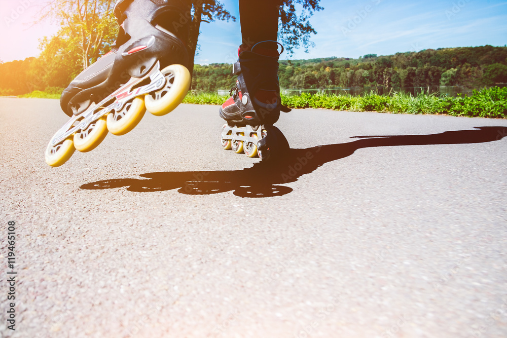 Inlineskates/Inliner in voller Fahrt Stock-Foto | Adobe Stock