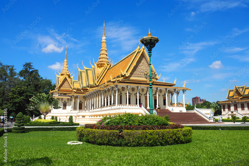 Impressive Structure of the Royal Palace Complex in Phnom Penh ...