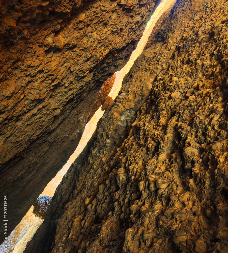 Rocks stuck in Echidna Chasm, Australia foto de Stock | Adobe Stock