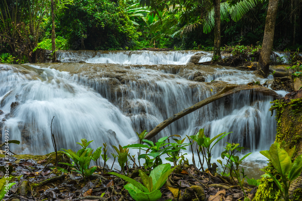 Kroeng Krawia Waterfalls / Kroeng Krawia Waterfalls in Khao Laem ...