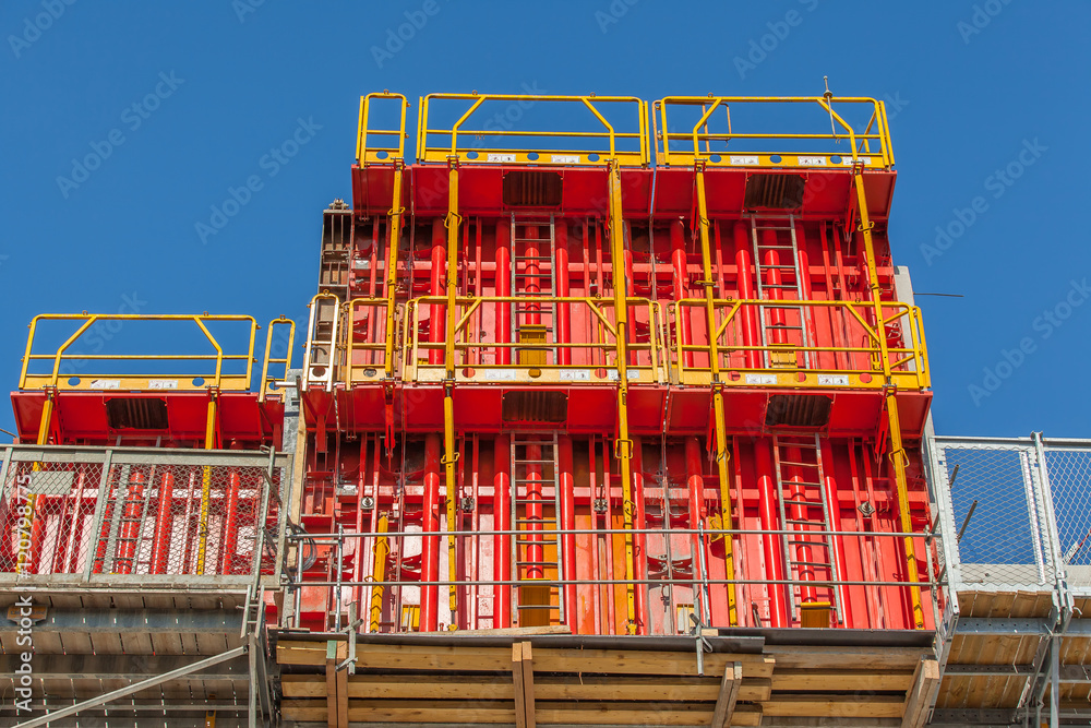 banches métalliques, coffrage de bâtiment sur chantier de construction ...