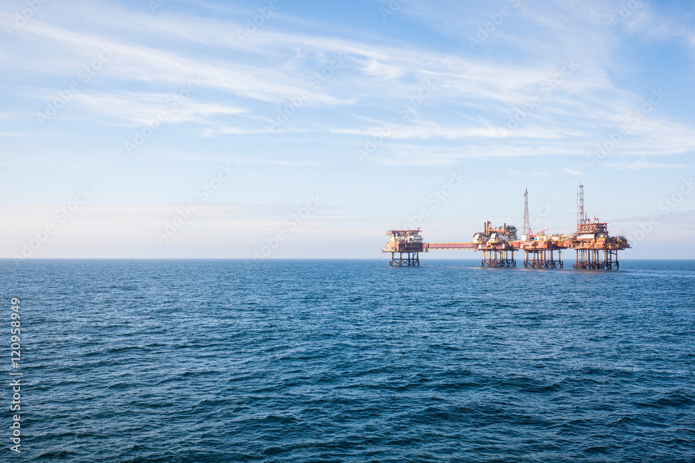 offshore oil installation Stock Photo | Adobe Stock