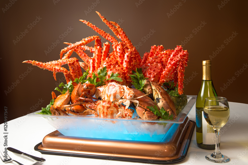 Foto de Summer Crab Feast dinner buffet to enjoy Alaska king crab legs ...
