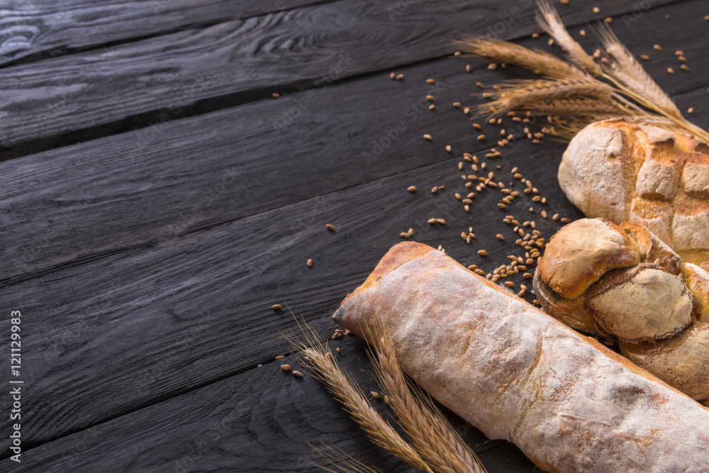 Bread bakery background. Brown and white wheat grain loaves composition ...