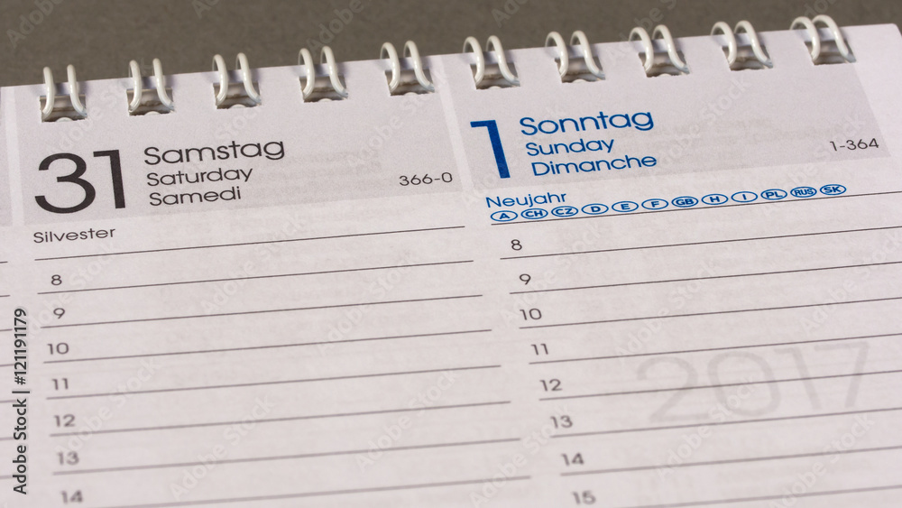 Silvester und Neujahr - Blick in den Kalender Stock-Foto | Adobe Stock