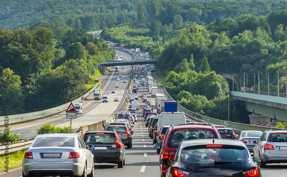 Stau auf der Autobahn Stock-Foto | Adobe Stock