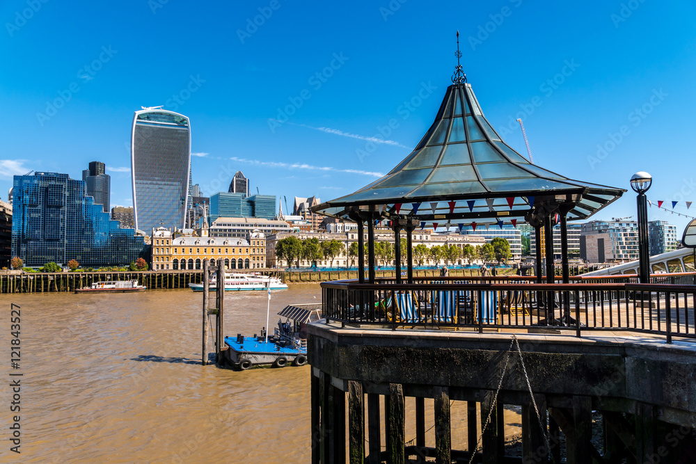 Walk at London Bridge Pier from the south bank of thamse river with ...