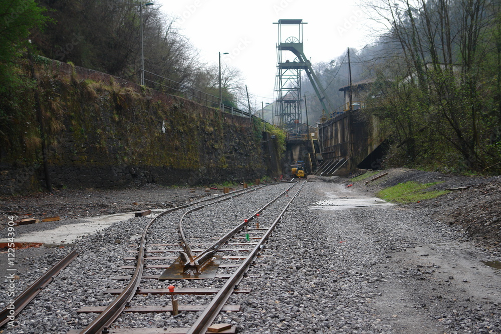 colocacion de vías para transporte de carbón desde un pzoo minero Stock ...