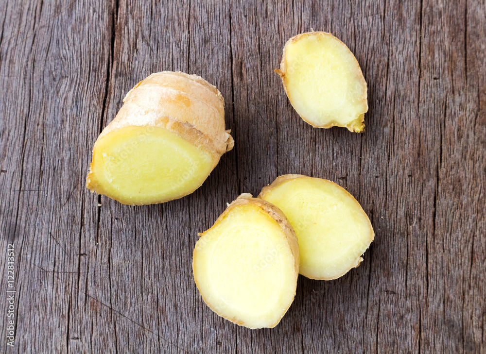 Fresh ginger on old wood background, raw material for cooking Stock ...