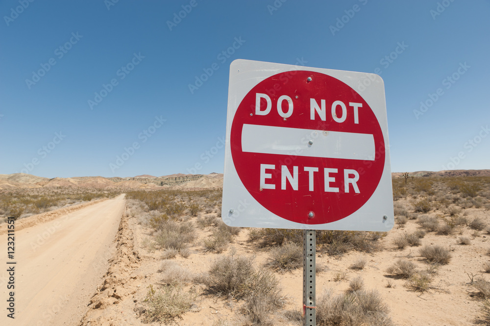 Foto de Do not enter sign on a desert dirt track roadway do Stock ...