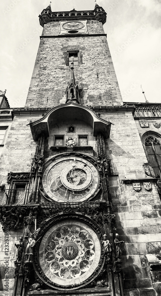 Poster Old town hall with astronomical clock in Prague, black and white – Wall Art | UkPosters