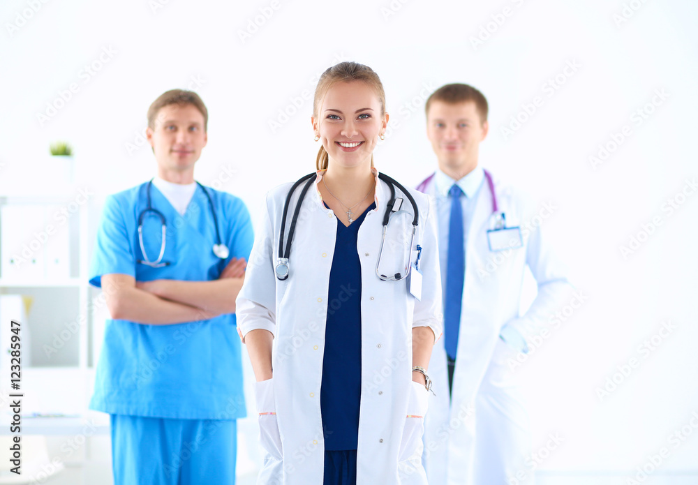 Foto de Attractive female doctor in front of medical group do Stock ...