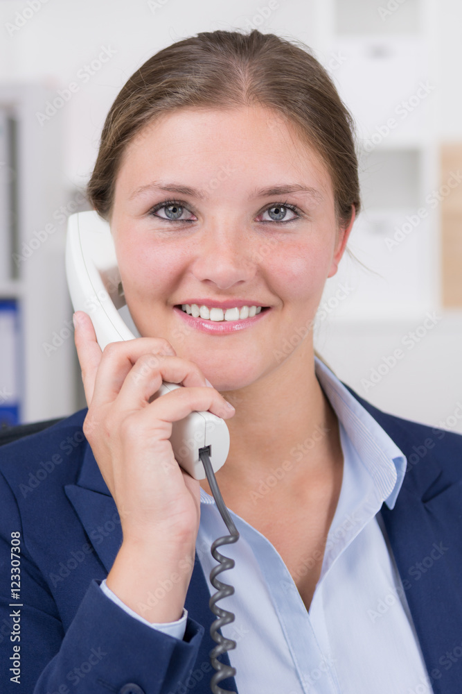 freundliche auskunft am telefon Stock Photo | Adobe Stock