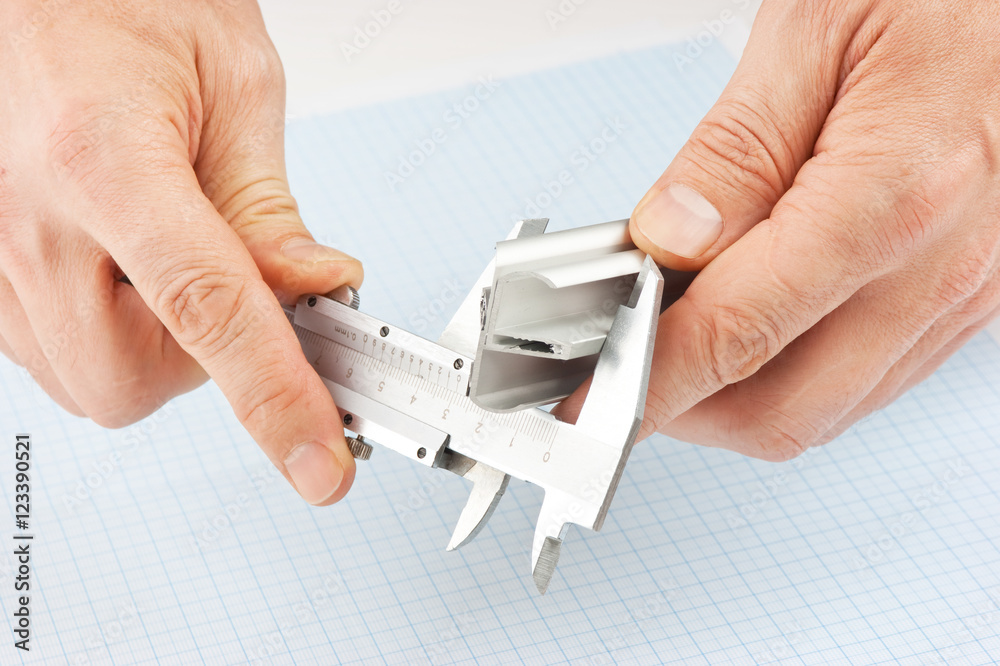 Foto Stock measurement of the size of the details | Adobe Stock