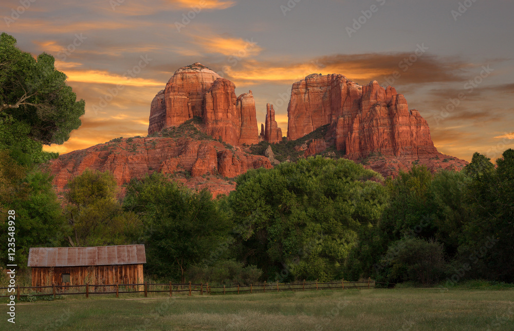 Southwest Arizona Red Rock Landscape - Red Rock Dramatic sunset in the ...
