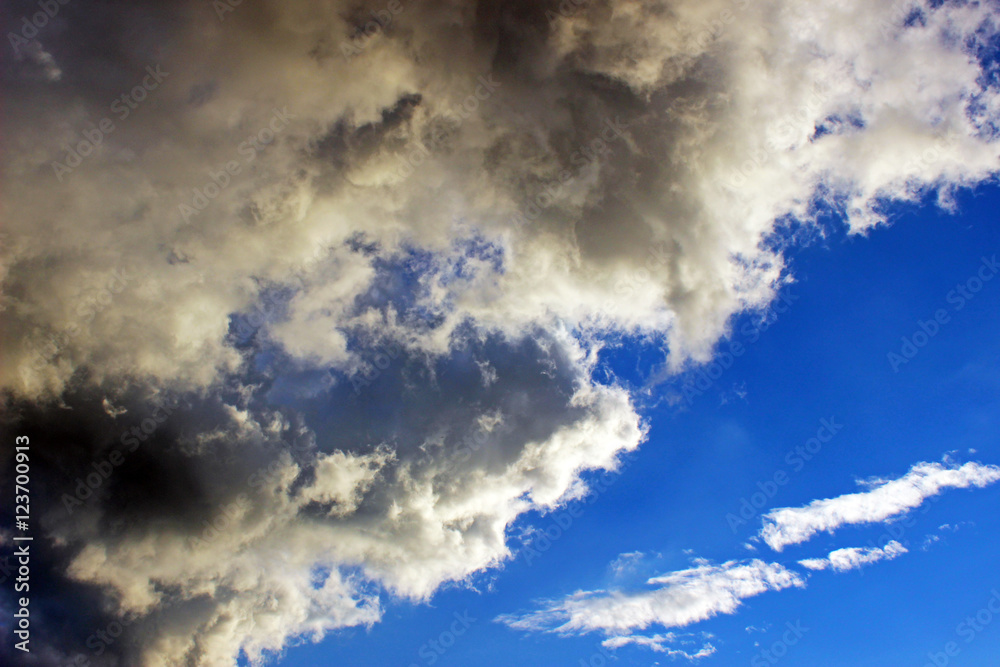 Cielo nublado al atardecer Stock Photo | Adobe Stock