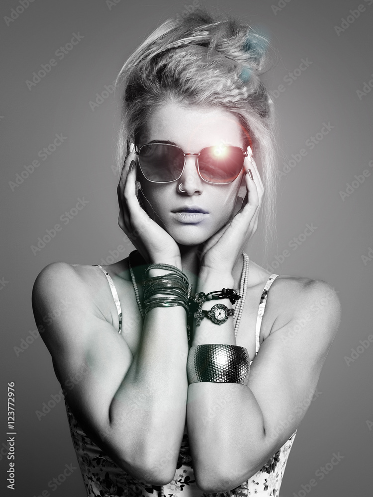 Fashion Black And White Sexy Beautiful Girl In Sunglasses Beauty