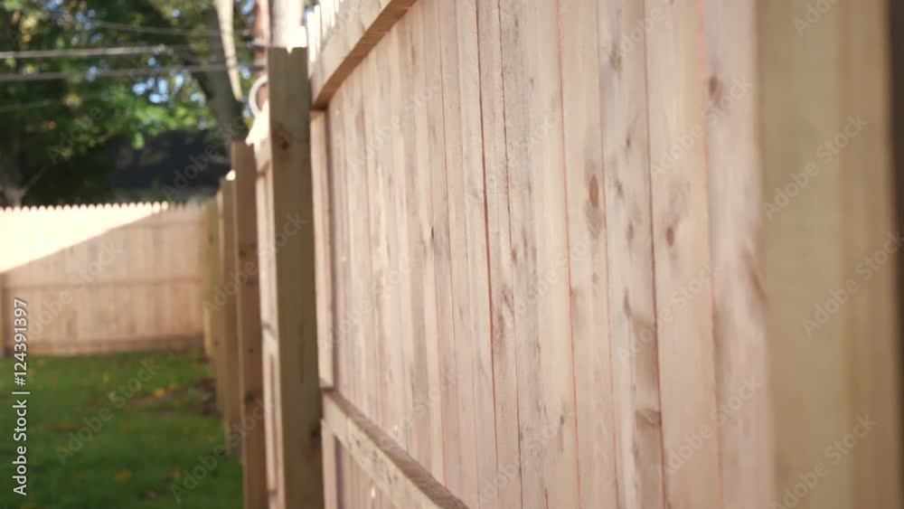 Vidéo Stock Dolly From New Fence Post to Reveal Fence Rack Focus. shot ...