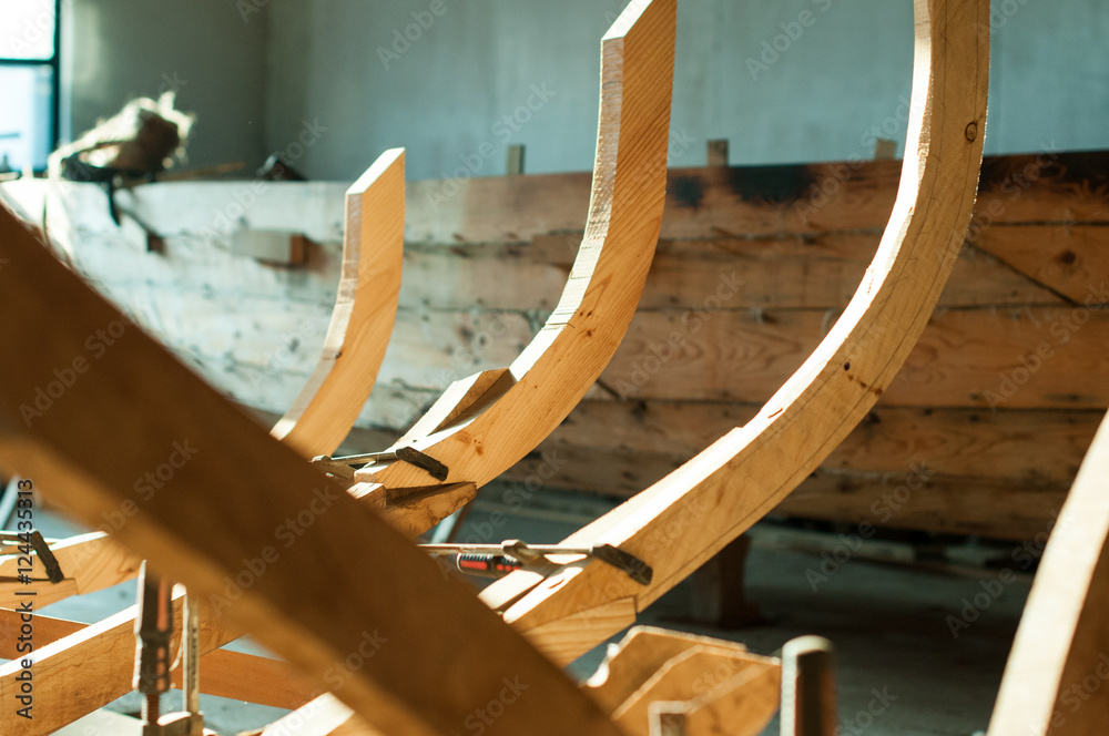 Estructura de madera para la fabricación artesanal de barcos Stock ...