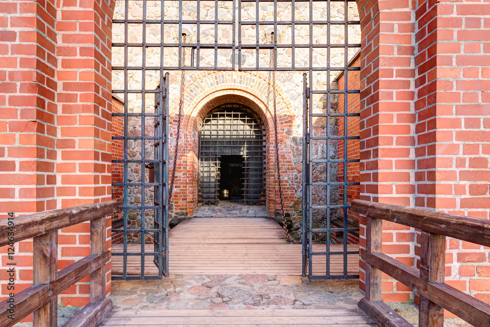 Main entrance into the medieval castle. Trakai Island Castle, Lithuania ...