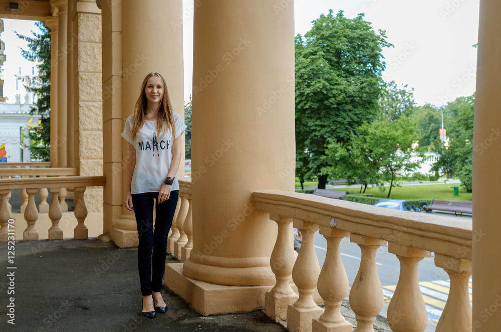 Soft focus photo of pretty young girl between columns in white t Stock ...