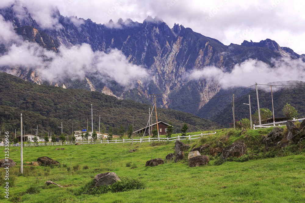 Mount Kinabalu, view from Kundasang, Sabah, Malaysia. Stock-Foto ...