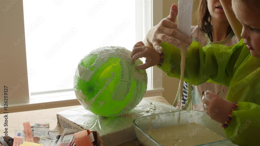 Vidéo Stock A mother and her boy make a piñata with a balloon, paper ...