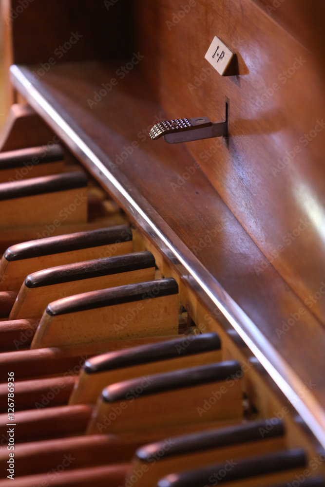 Orgue. Auditoire de Calvin. Suisse. / The pedal organ. Calvin auditory ...