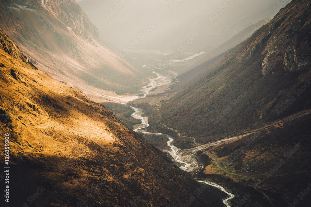River in Nepal mountains foto de Stock | Adobe Stock