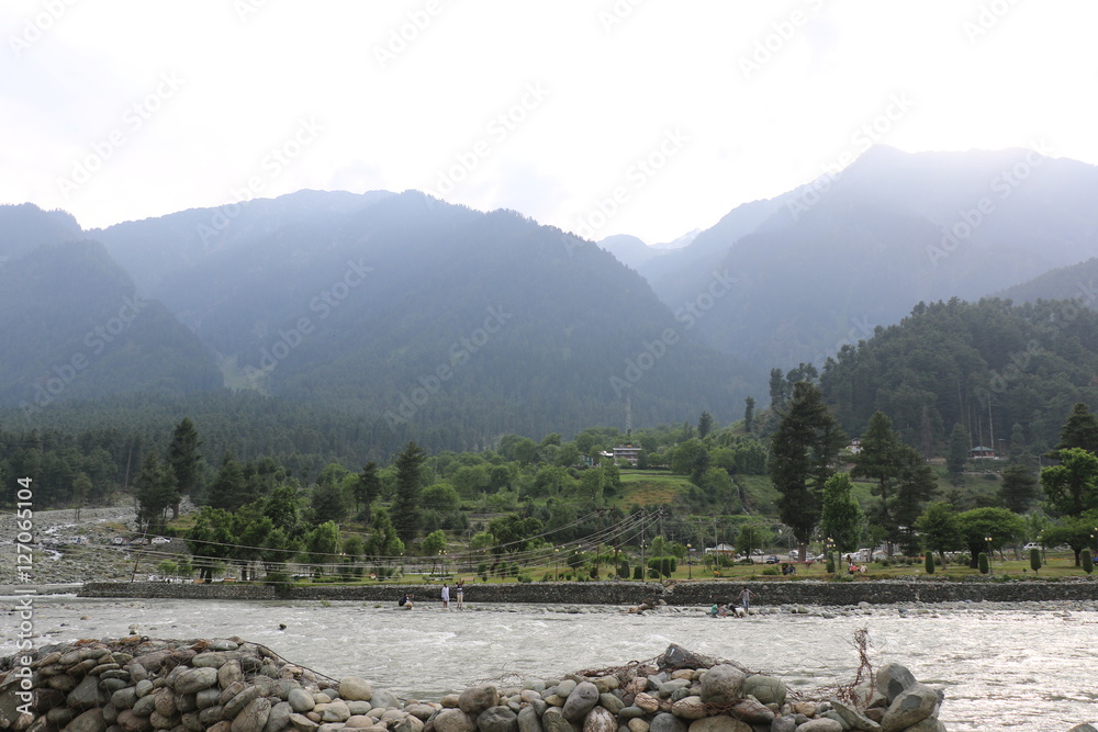 Beautiful scenic Lidder river flowing through Pahalgam Valley in Jammu ...