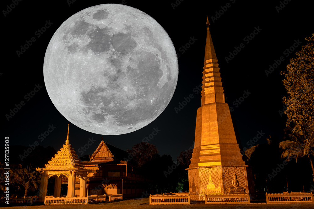Super full moon setting behind Golden pagoda at Buddha temple ...