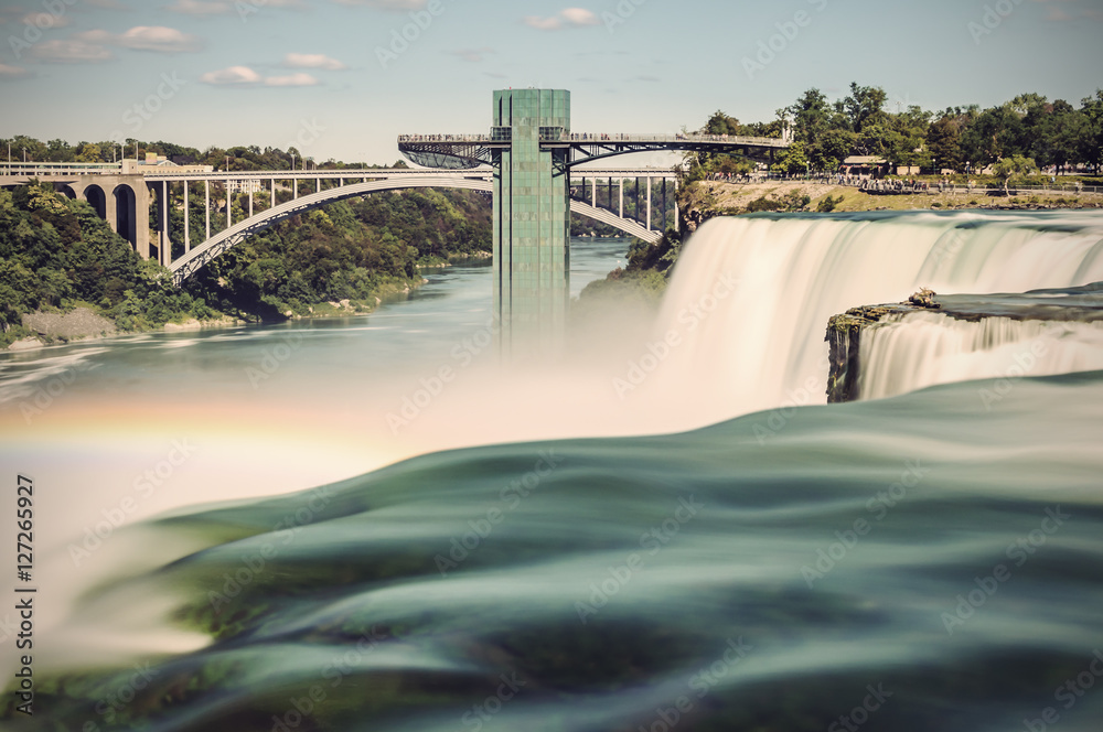 Niagara Falls and Rainbow Bridge, which connects the cities Niagara ...