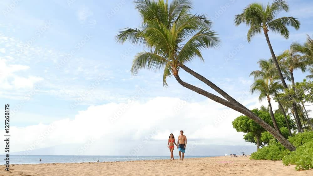Hawaii beach vacation couple walking - people lifestyle. Kaanapali ...