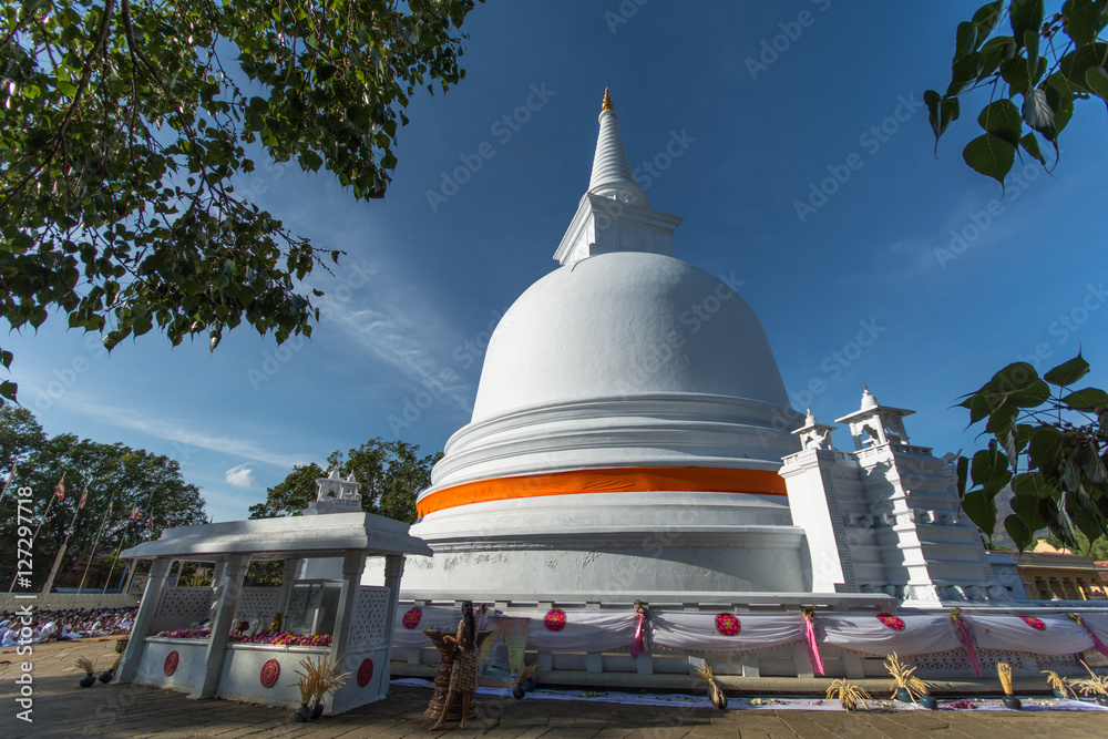 Mahiyangana Raja Maha Vihara is an ancient Buddhist temple in ...