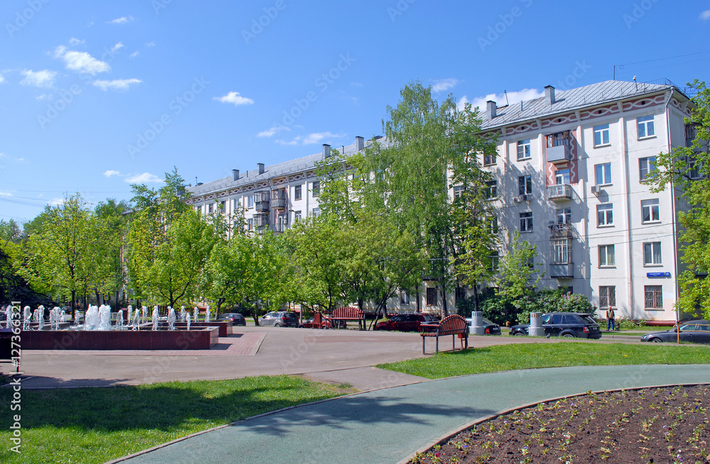 Пятиэтажный четырёхподъездный каркасно-панельный жилой дом в Москве ...