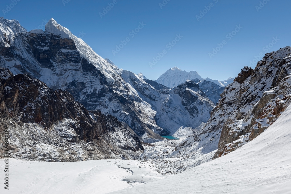 Amazing mountain landscape on the Three Passes Trek in Himalayas, Nepal ...