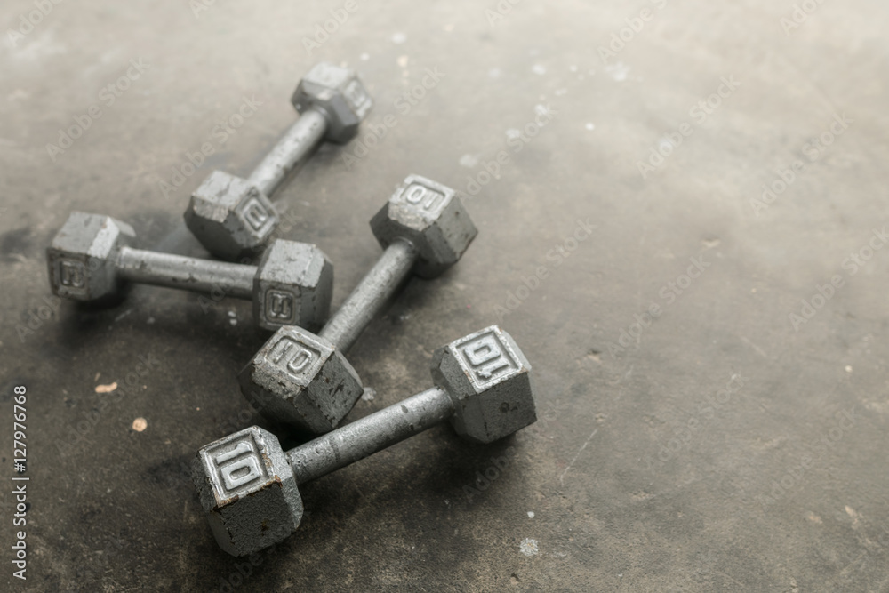 Steel gray weights on gym floor foto de Stock | Adobe Stock