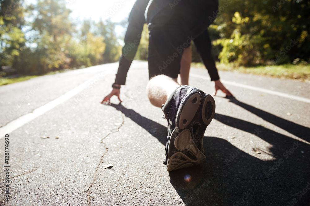Runner preparing to run Stock-Foto | Adobe Stock