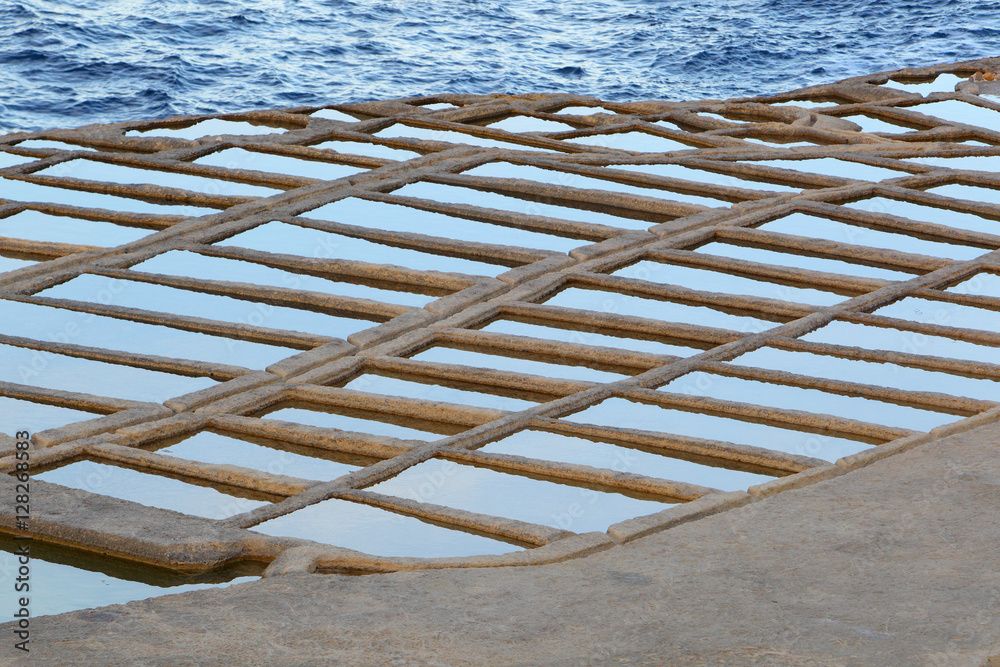 Foto de Panwie solne na maltańskiej wyspie Gozo do Stock | Adobe Stock