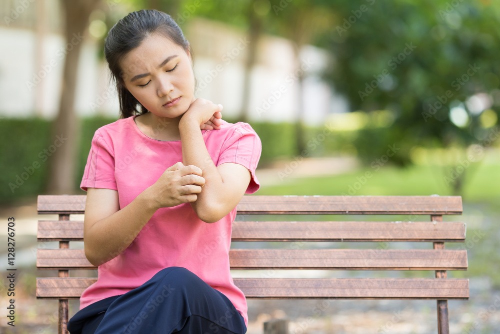 Woman scratching her skin Stock Photo | Adobe Stock