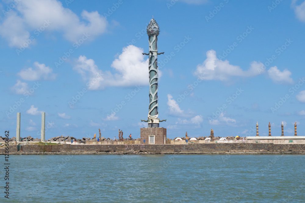 Torre / Monumento de Brennand no Parque das Esculturas no Marco Zero ...