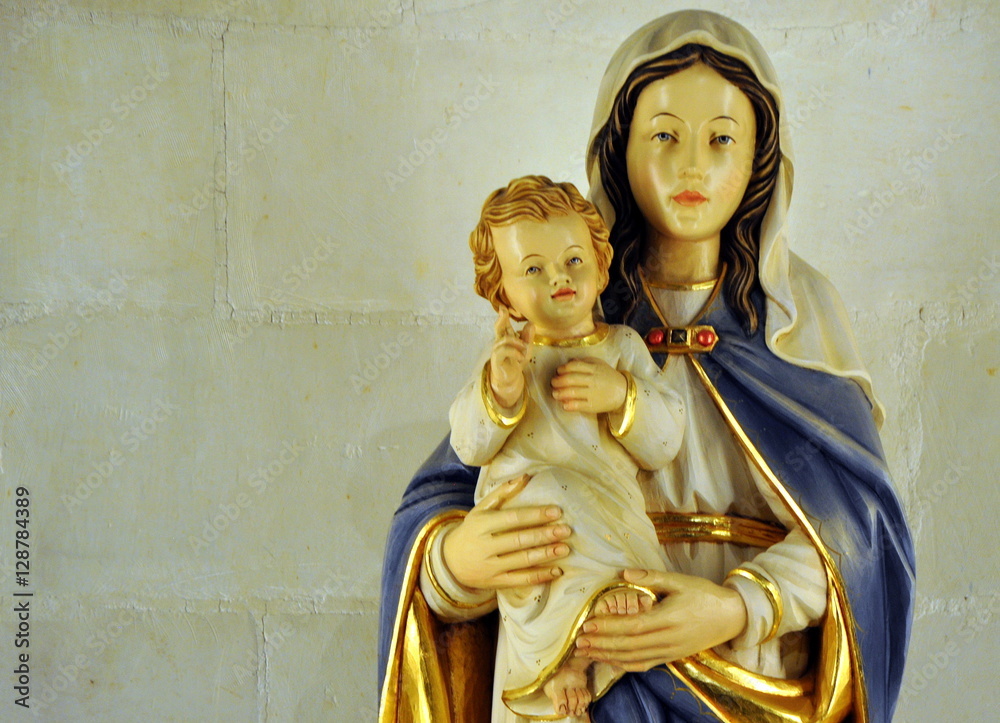 Statue Maria mit dem Jesuskind in der Verkündigungsbasilika von ...