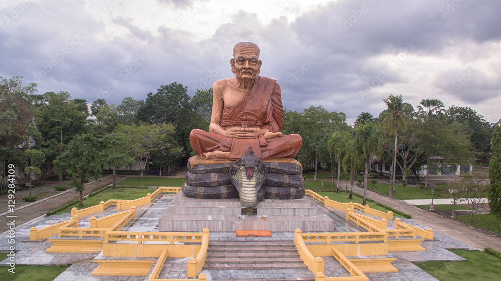 the highest pagoda in the world.pagoda has gold color..the temple and ...