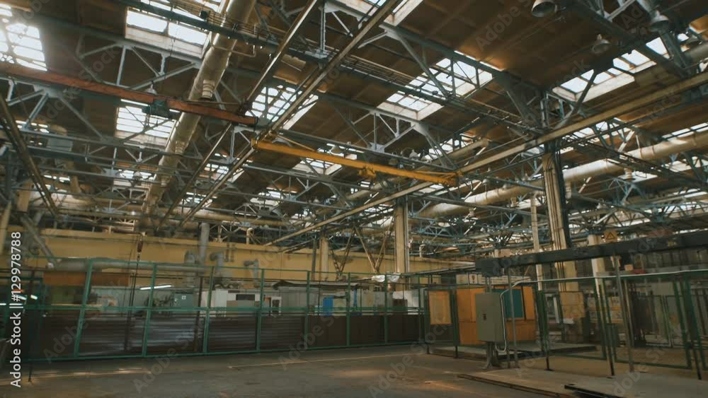 Production premise with a high ceiling and a large number of industrial ...