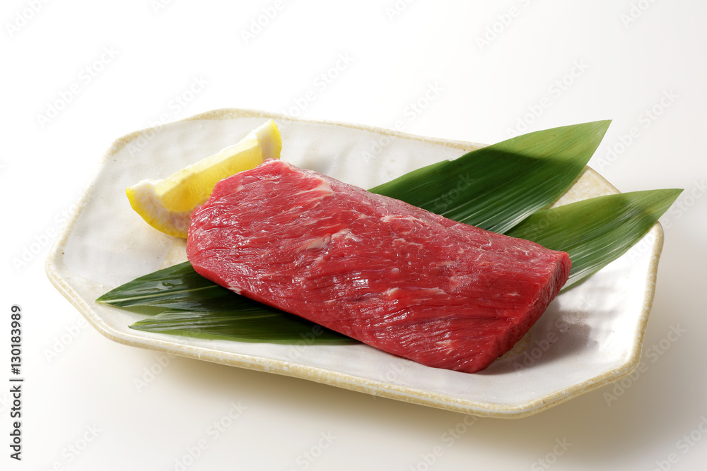 牛もも肉 Cow thigh meat Stock 写真 | Adobe Stock